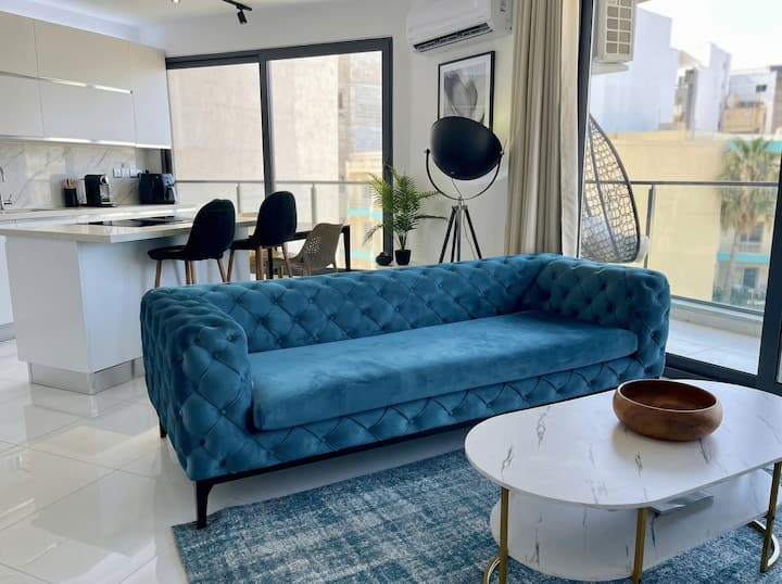 Stylish Sea View 125sqm Apartment With Seaview - Malta