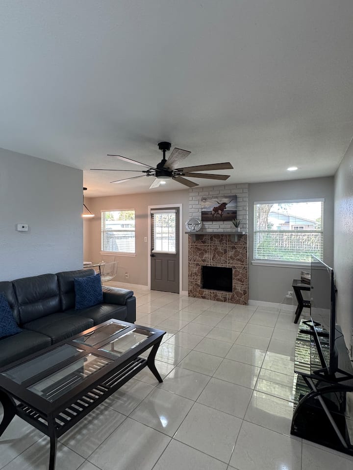Gelactic Getaway Near Starbase (Duplex) - Brownsville, TX