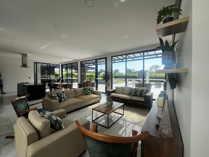 Espectacular Casa De Campo - Acacias