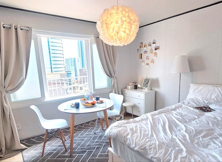 #넷플릭스#할로윈#이벤트#생파#청소비0원#조용함#부산역#남포동#깡통시장#광안리#유람선 - Busan