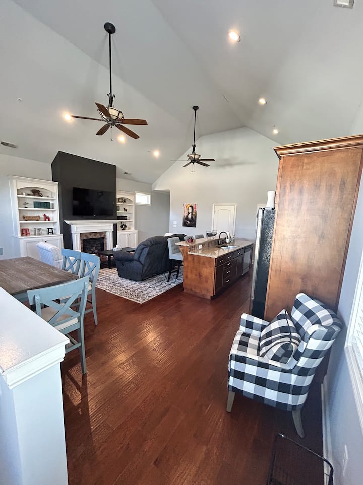 Penthouse At Traditions! 30-day Minimum Stay - Bowling Green, KY