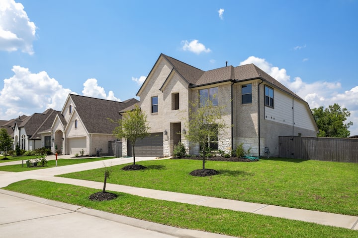 Modern Full Size Home Available - Grand Texas, New Caney