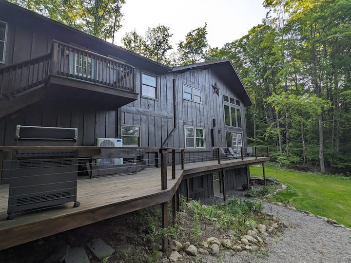 Adirondack 6 Bedroom Home In Lake George - Lake George, NY