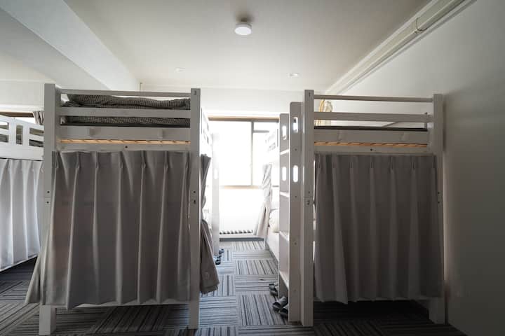 【男女共用ドミトリールーム】二段ベッドで快適ステイ！観光地アクセス良好 - Hiroshima, Japan