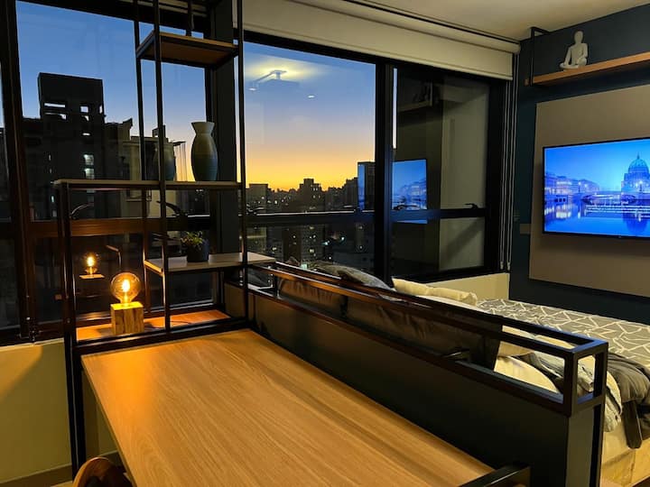 Studio No 23º Andar + Tv 65” - Próx. Shop. Estação - Curitiba