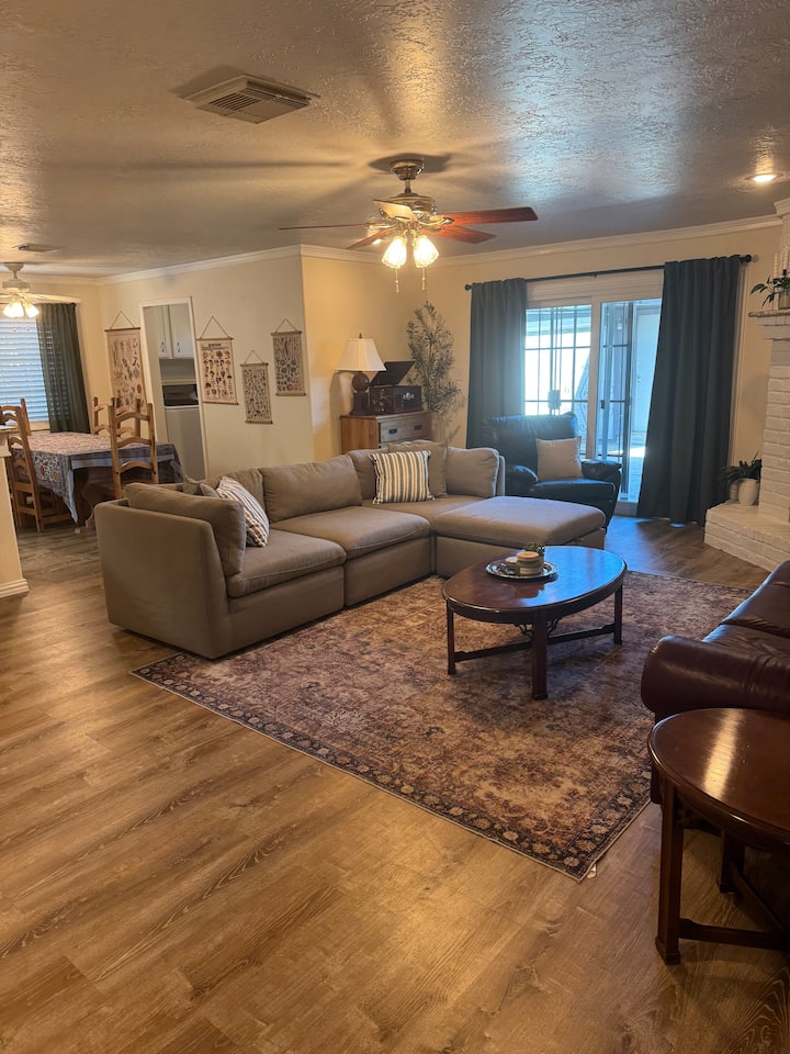 Brand New 4 Bedroom House On Creek With Hot Tub - League City, TX