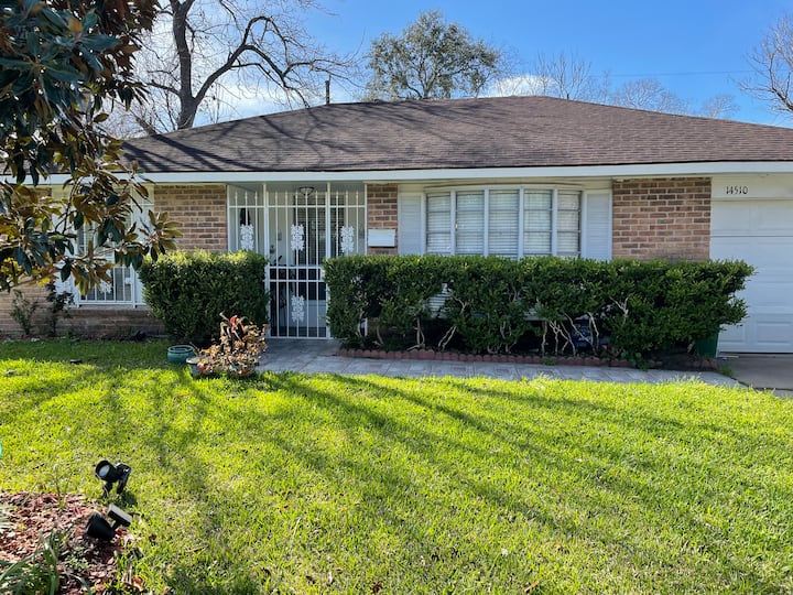 Magnolia House - Lake Eden, Pearland