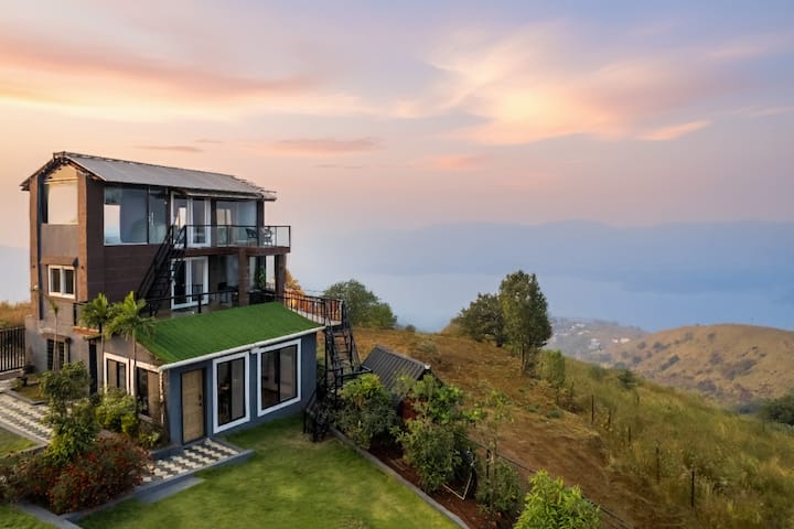 Stayvista @ Cloudscape W/ Bathtub & Lake View - Bhor
