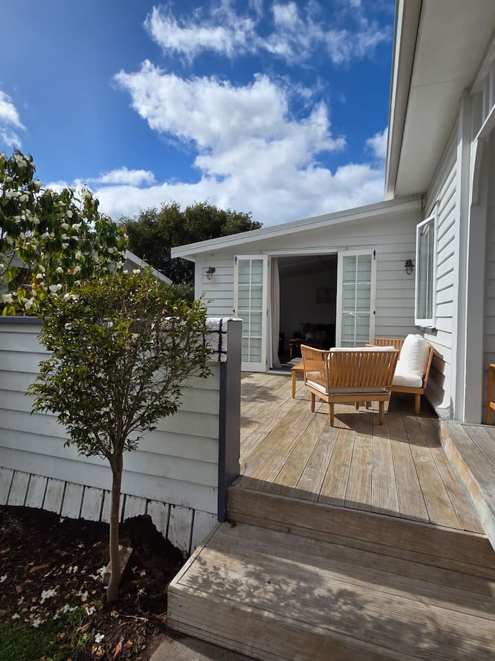 Charming Mount Villa Fully Fenced - Tauranga