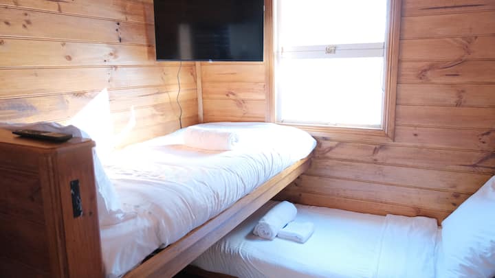 Small L Shaped Bunk Room (24) - Jindabyne