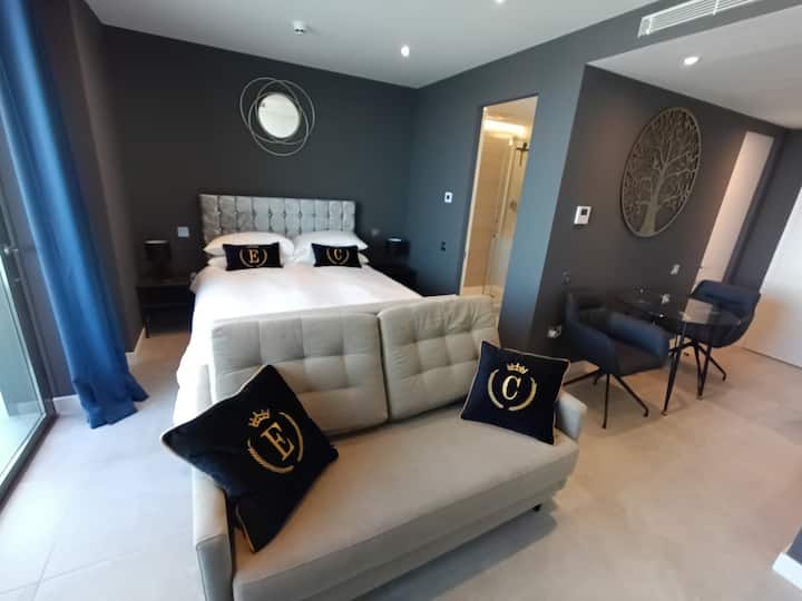 Deluxe Apt In Eurocity-pool-sea View-free Parking - Gibraltar
