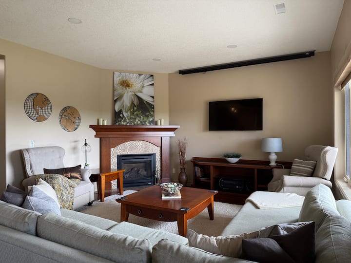 Sunset Mountain Views - Cochrane