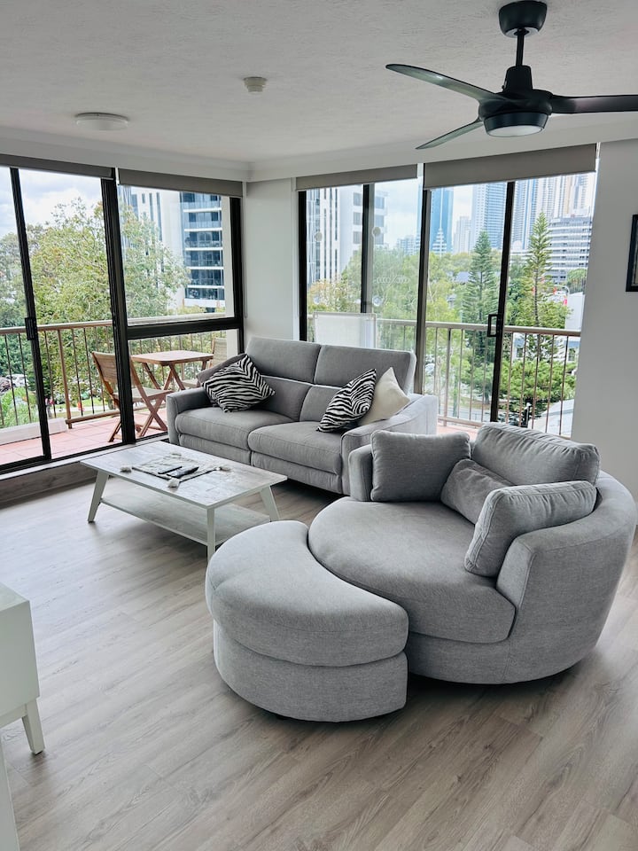 Cosy Beach Apartment In Surfers - Broadbeach