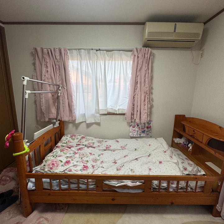 スーパーへ徒歩5分。民泊。住宅地にある留学生と若い旅人が宿泊する茅ヶ崎の家の一部屋 Room01 - 藤沢市