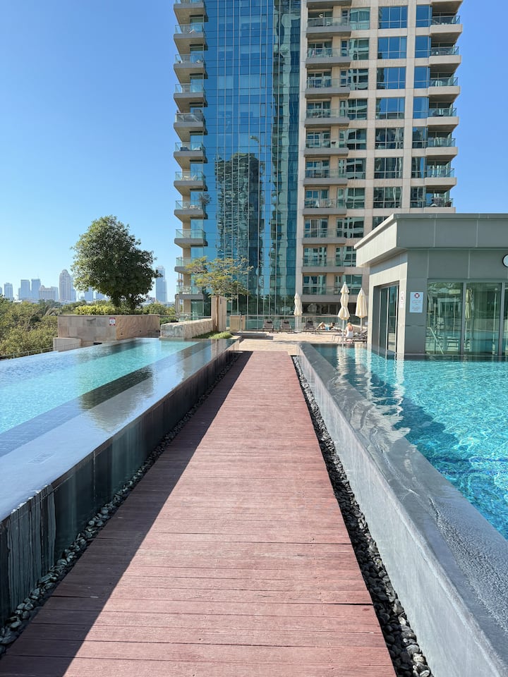 2br With Lake & Palm Views - Dubai