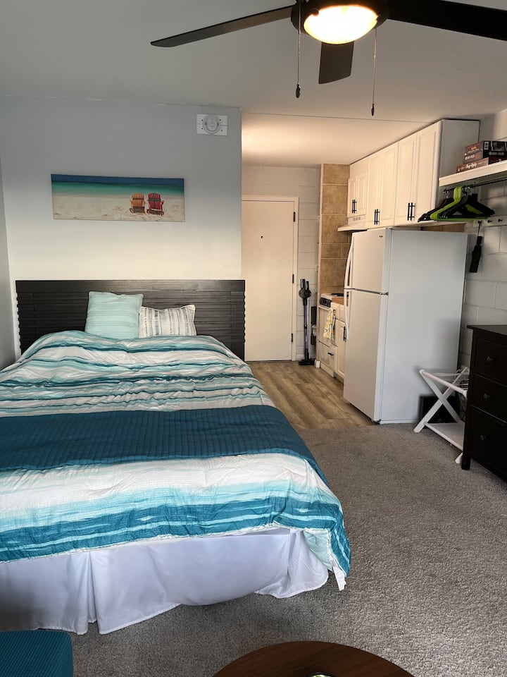 Studio 1/2 Block From The Beach! - Ocean City, MD