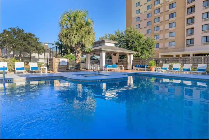 Rodeosuite|nrgwalking|poolps4tmcnopets - Houston, TX