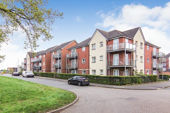 Stylish Apartment Sleeps 4/6 - Coventry