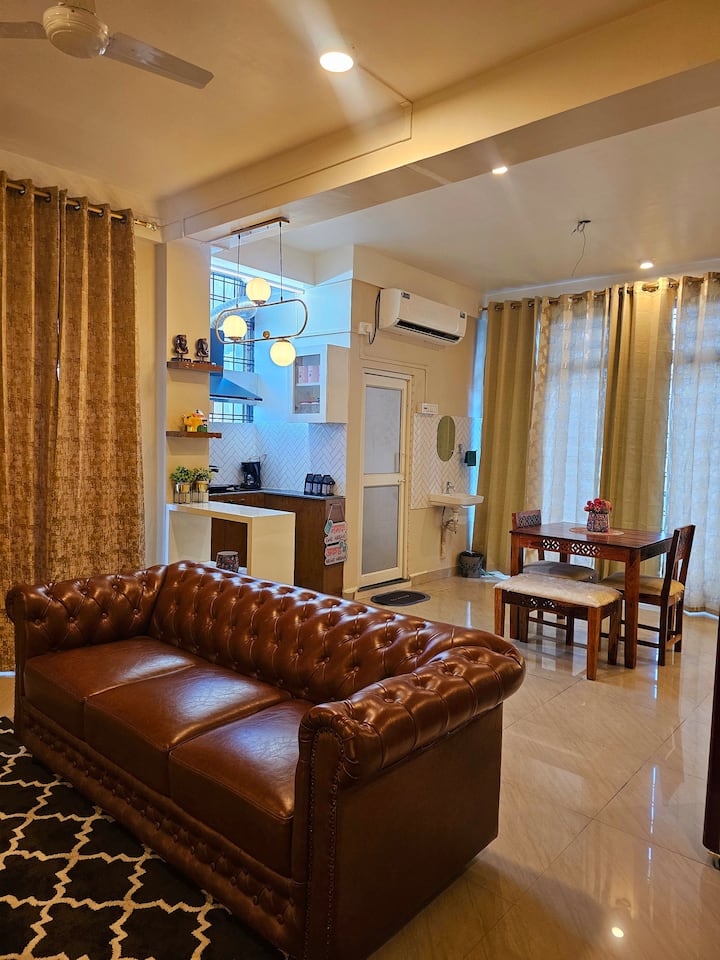 Open Space Contemporary Yet Cozy - Guwahati
