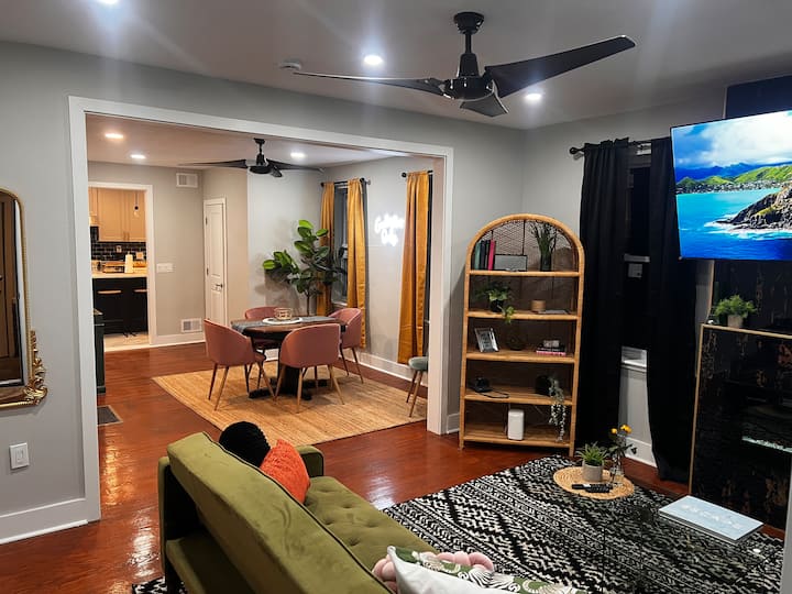 Stylish Home | Near Philly | Fireplace | Parking - Media, PA