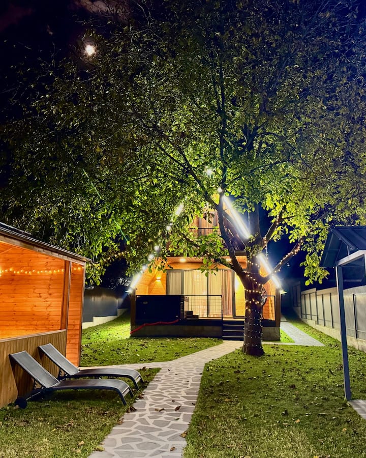 Cottage In Saguramo With A Hot Tub - Geórgia