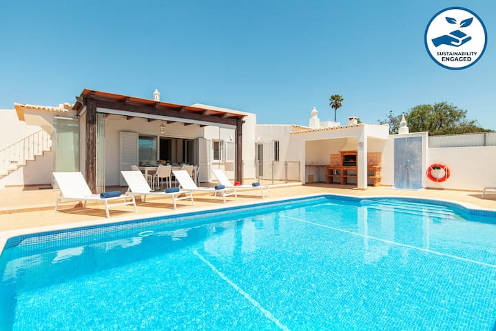 Cozy Villa With Heatable Pool And Bbq - カルヴォエイロ