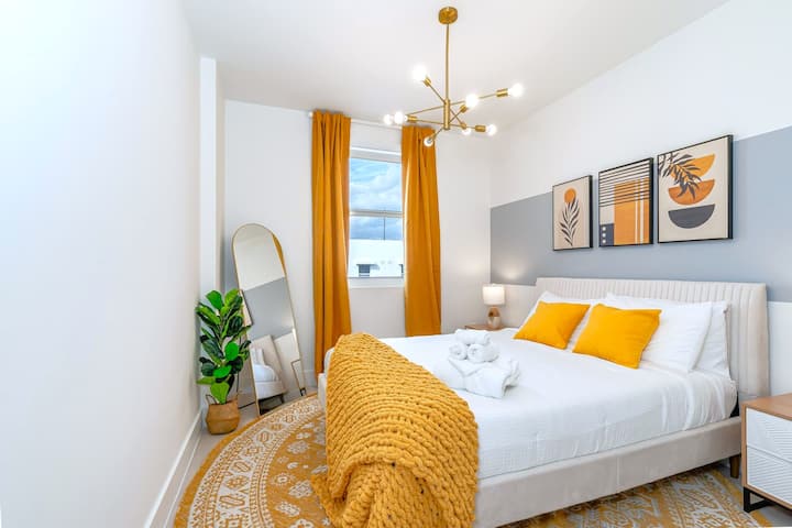 Stylish 2br Oasis| Beach, Pool & Parking |Sleeps 6 - Hollywood, FL