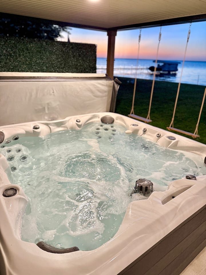 Lakefront Home: Hot Tub, Paddle Boards, Game Room - Houghton Lake, MI