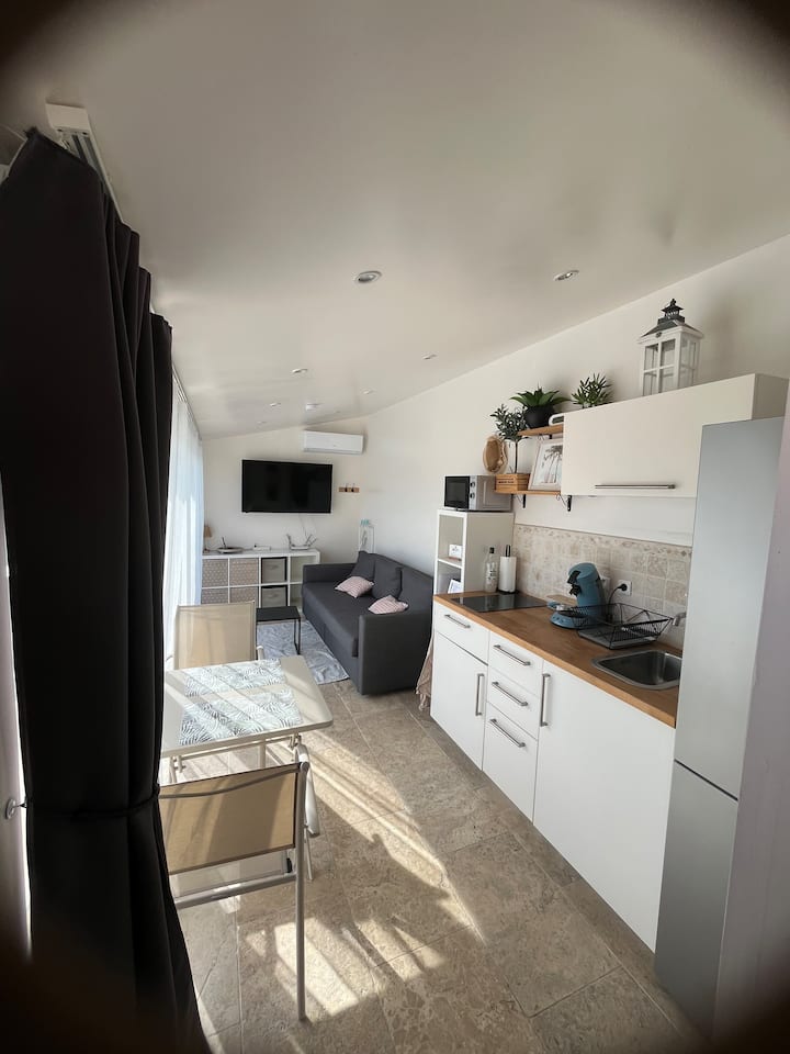 Studio Avec Piscine Calme Entre Aix Et Marseille - Vitrolles