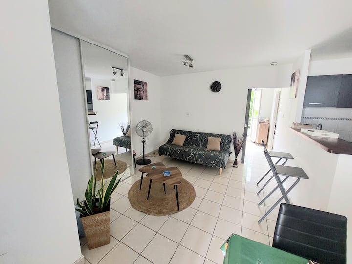 T2 Meublé, Calme, Idéalement Situé, Proche Plage - Saint Pierre