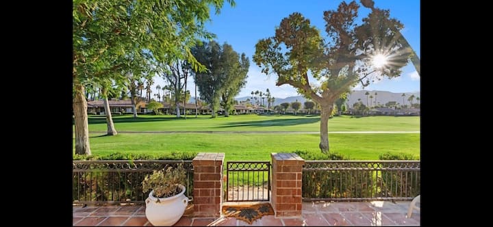 Beautiful Country Club Bungalow! - Palm Desert, CA