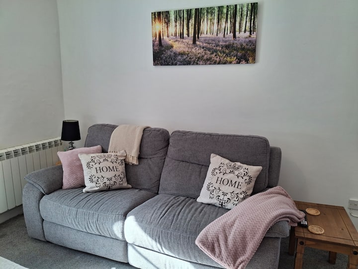 Entire Town Flat With Parking! - Ross-on-Wye