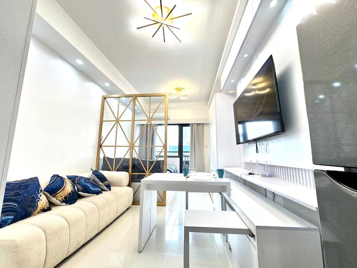 Trendy Makati Flat | Balcony• Pool • 200 Mbps Wifi - Makati