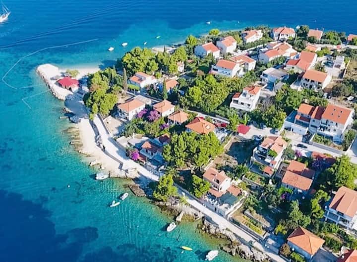 Two Apartments For Bigger Groups - Maslinica