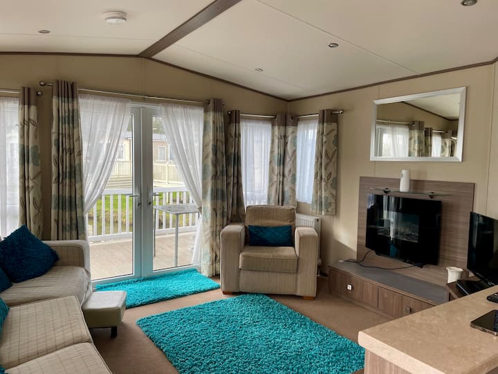 Lovely Lake Front 2 Bed Caravan South Cerney - Cirencester
