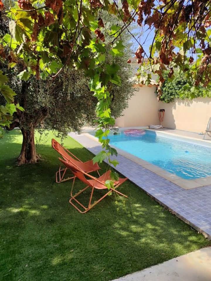 Maison Avec Piscine  Proche Centre-ville - Arlés