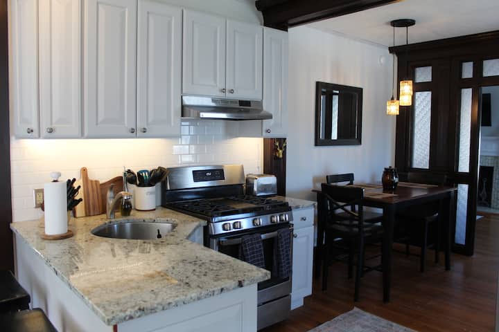 Charming 2-bedroom Apartment - Wallingford, CT