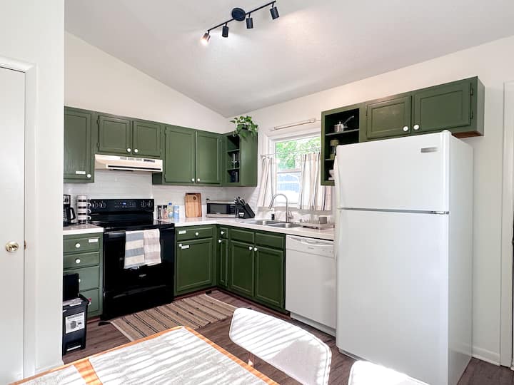 Cozy Single Story House-fully Fenced-uncsa - Winston-Salem, NC