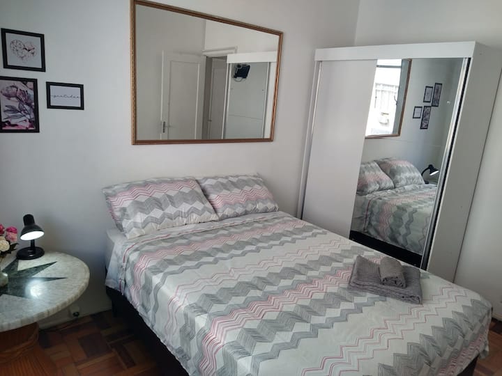 Copacabana Posto 6.  2 Minutos Caminhando P/ Praia - Rio de Janeiro