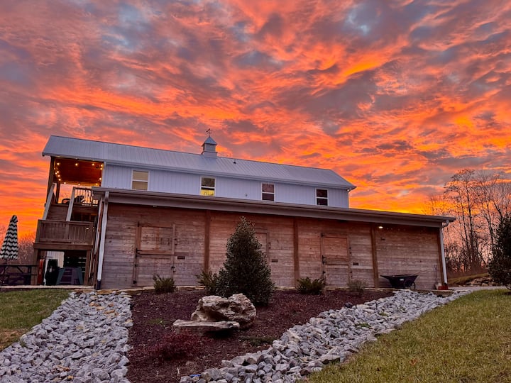 Luxury Barn Apartment: A Unique Equestrian Escape! - Columbia, TN