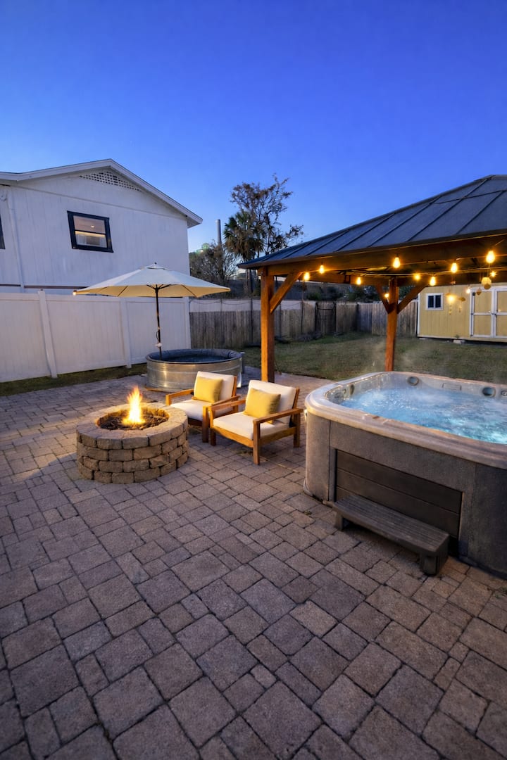 3 Br Near Downtown| Hotub, Pool, Gazebo | Sleeps 7 - Winter Park, FL