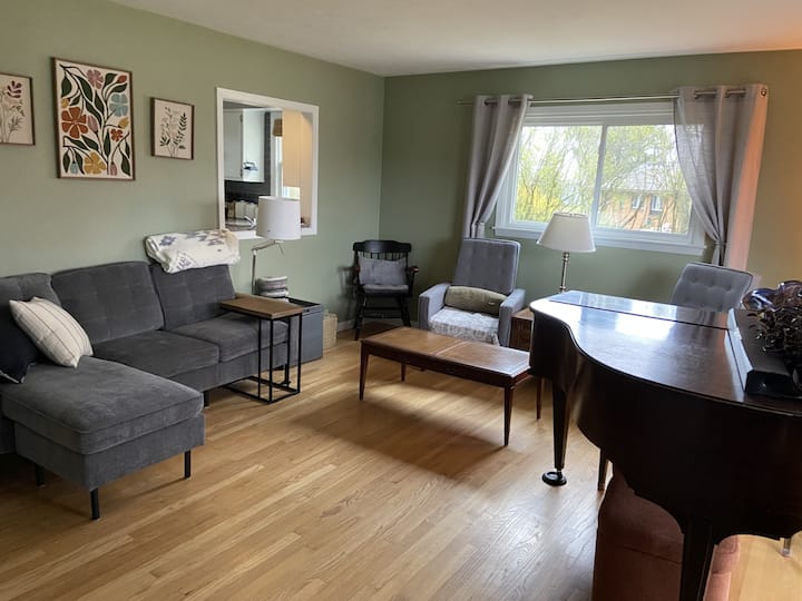 Cozy 3 Bedroom 1.5 Bath Getaway - Indiana, PA