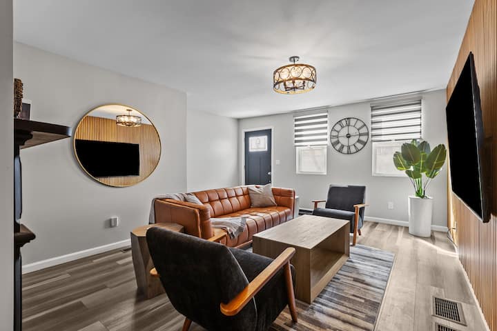 Modern 4br Home |12 Guests •5 Baths •2 Car Parking - Pittsburgh