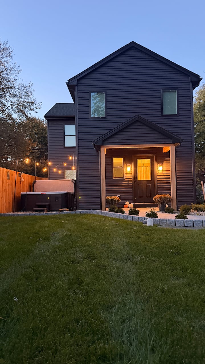 Luxurious Retreat W/ Hot Tub Oasis - Lititz, PA