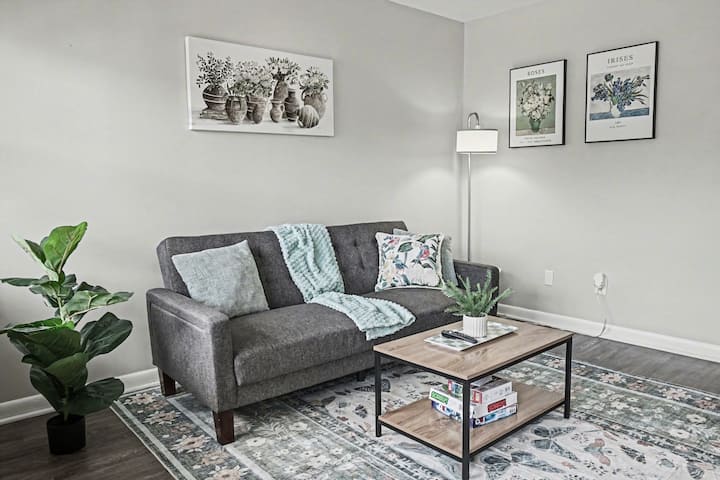 Walk To Uab & Hospitals | Free Parking + Fast Wifi - Homewood, AL