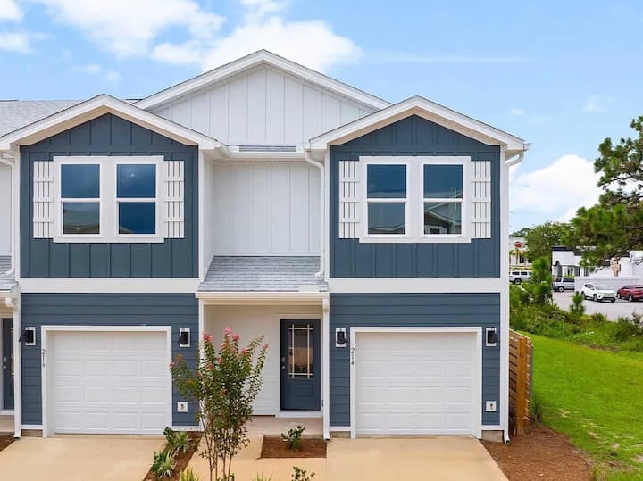 New 3br Corporate Stay Walk To Beach | Sleep 10 - Panama City Beach, FL