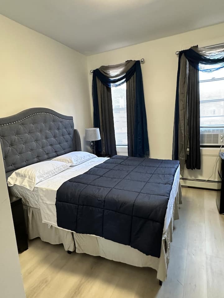 (15) West New York Room - Jersey City, NJ