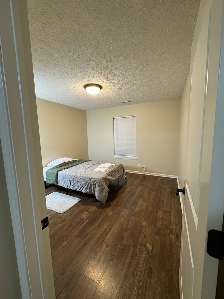 Peaceful Pond-view Bedroom - West Lafayette, IN
