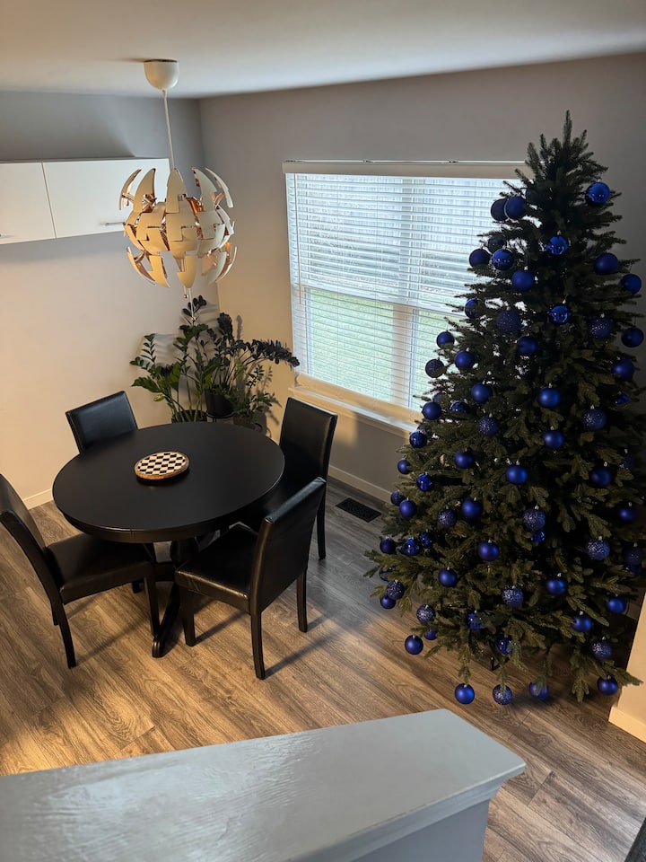 Family-friendly 3-bedroom Townhome |Your Home Away - 졸리엣