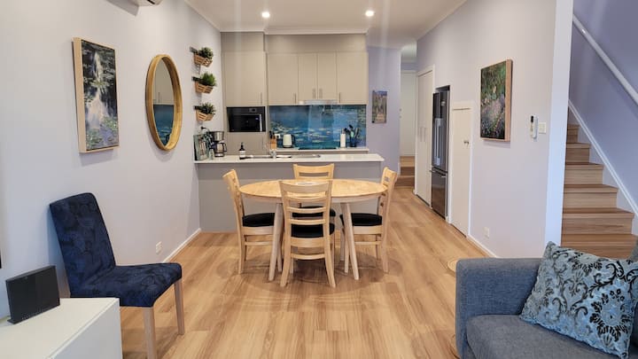 Chez Nous - Comfy Townhouse - Canberra